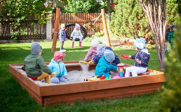 Sandkästen für Kinder - Kreatives Buddeln und Bauen — Spielknirps